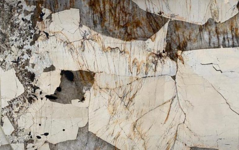 Blog | All About Quartzite: The Rising Star of Luxury Stone Table Top